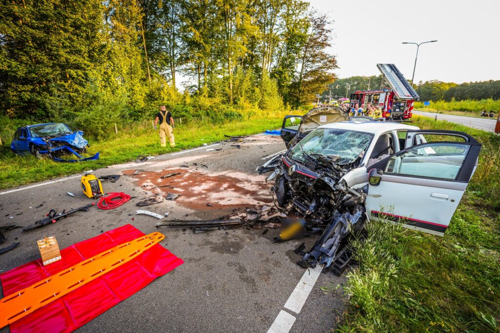 Spookrijder veroorzaakt ernstig ongeval, twee zwaargewonden - 112 Nederland