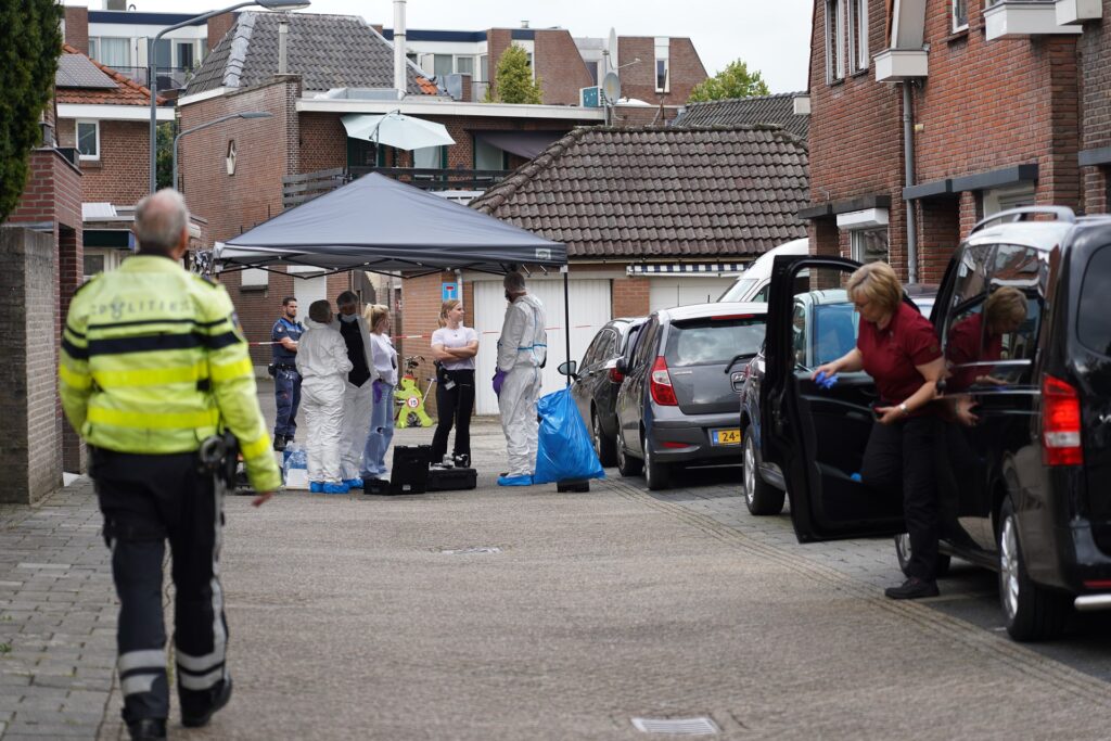 Dode vrouw aangetroffen, politie doet groot onderzoek - 112 Nederland