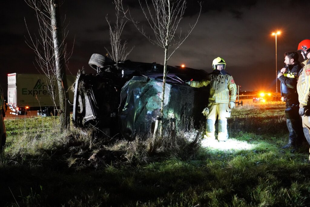 Automobilist zwaargewond na crash op snelweg - 112 Nederland