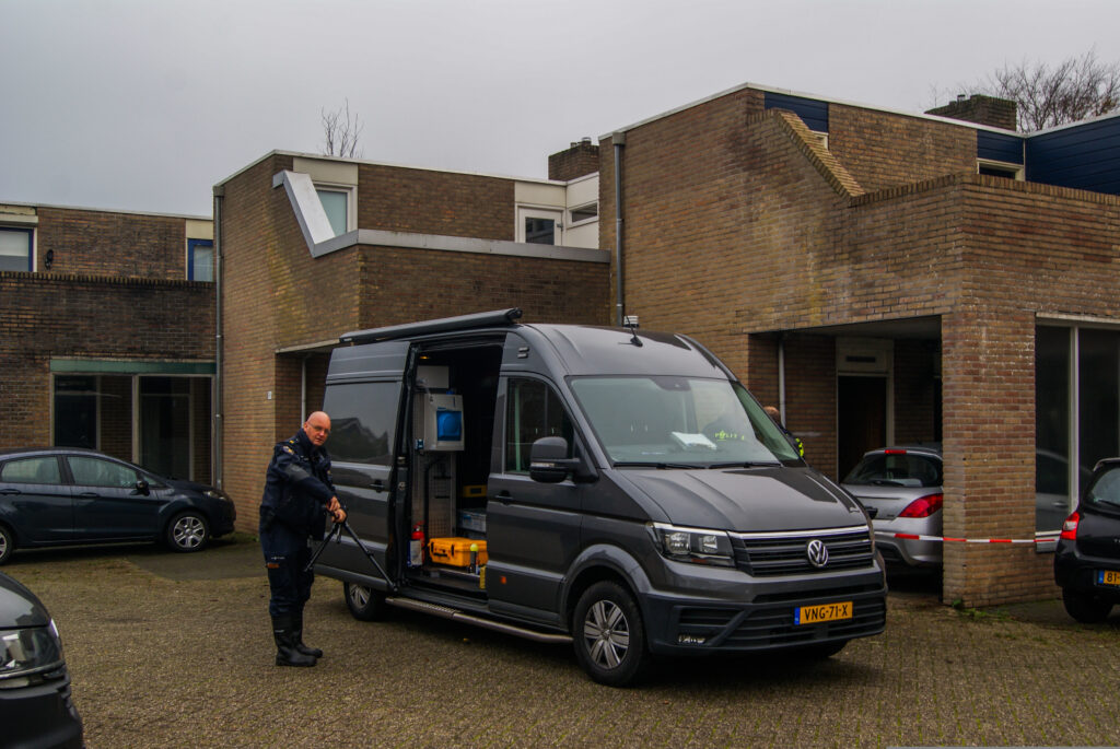 Twee mannen (58 en 55) kwamen vermoedelijk door brandende bank om het ...