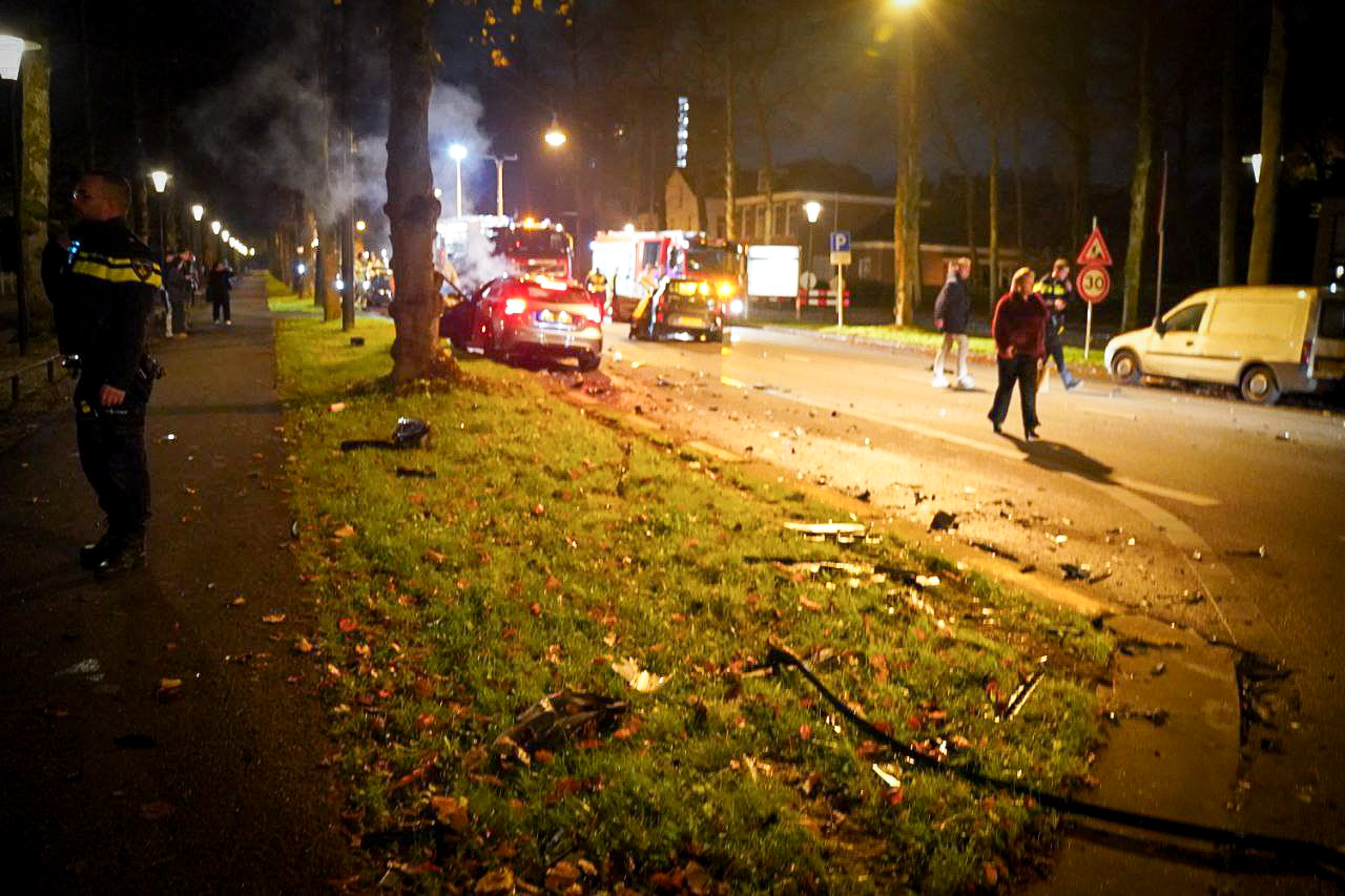 Drie gewonden bij frontale botsing - 112 Nederland