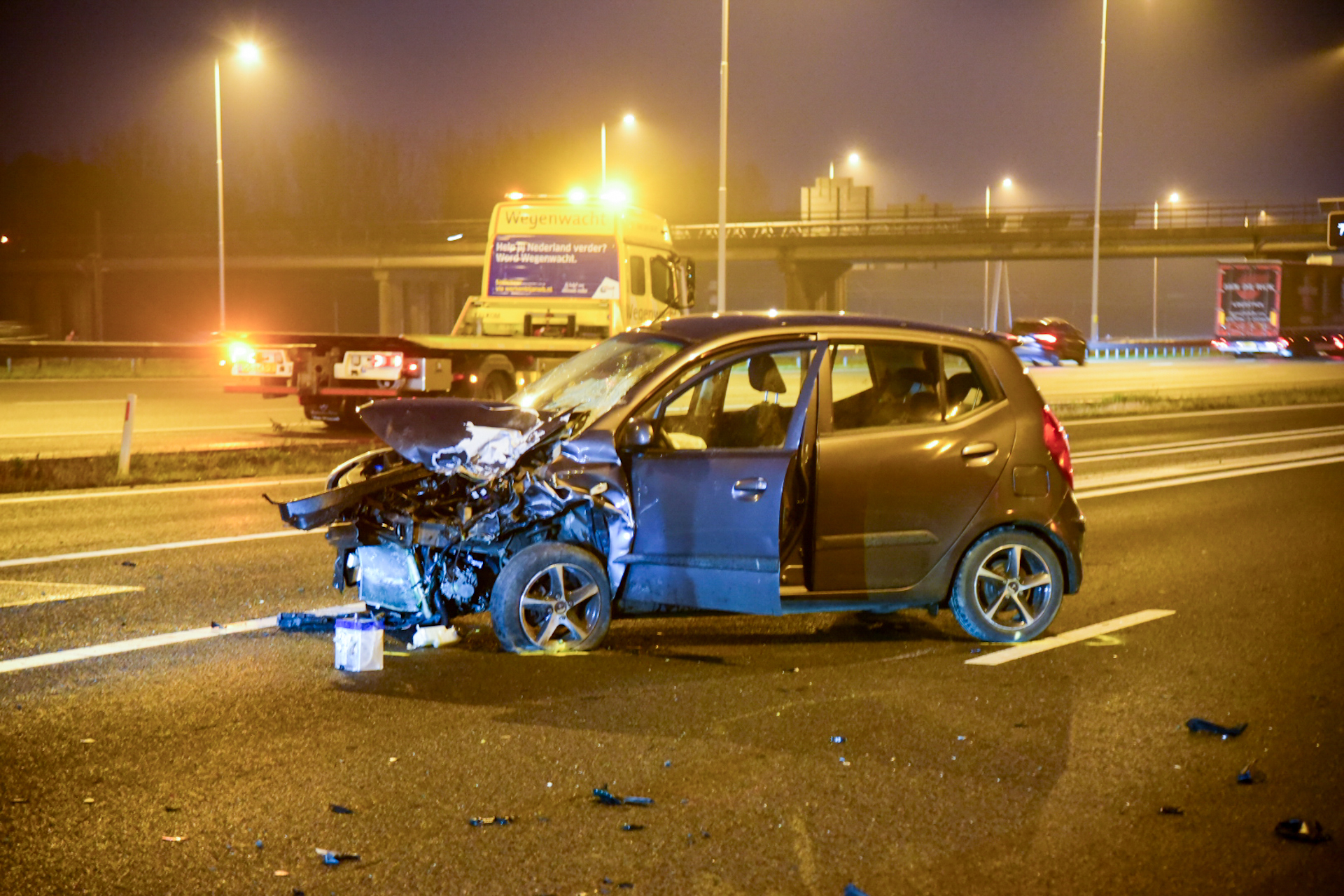 UPDATE: Twee zwaargewonden na ernstig ongeval op snelweg, snelweg tijdelijk dicht - 112 Nederland