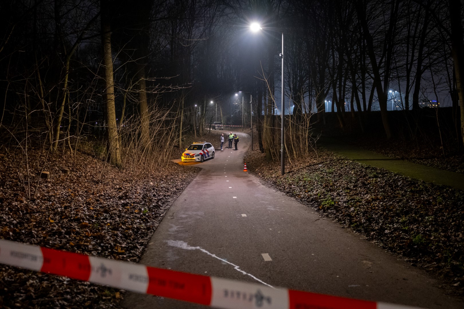 Man doodgeschoten op fietspad langs snelweg, politie start groot onderzoek - 112 Nederland