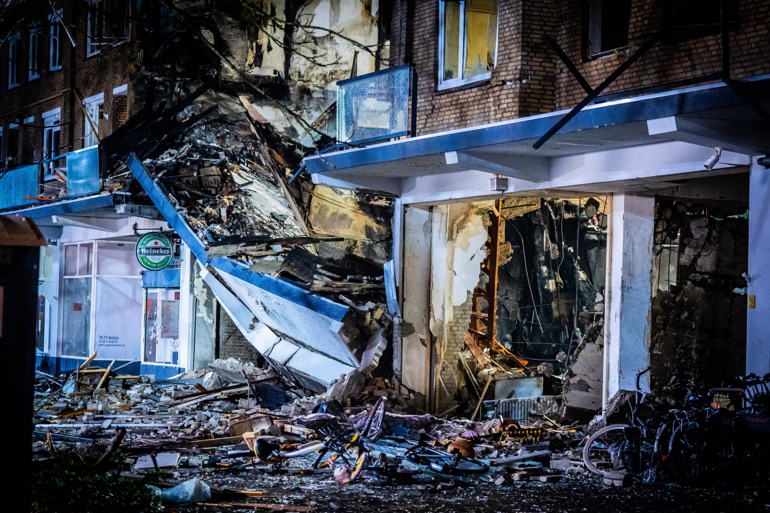 Vier verdachten van explosies Tarwekamp blijven negentig dagen langer ...