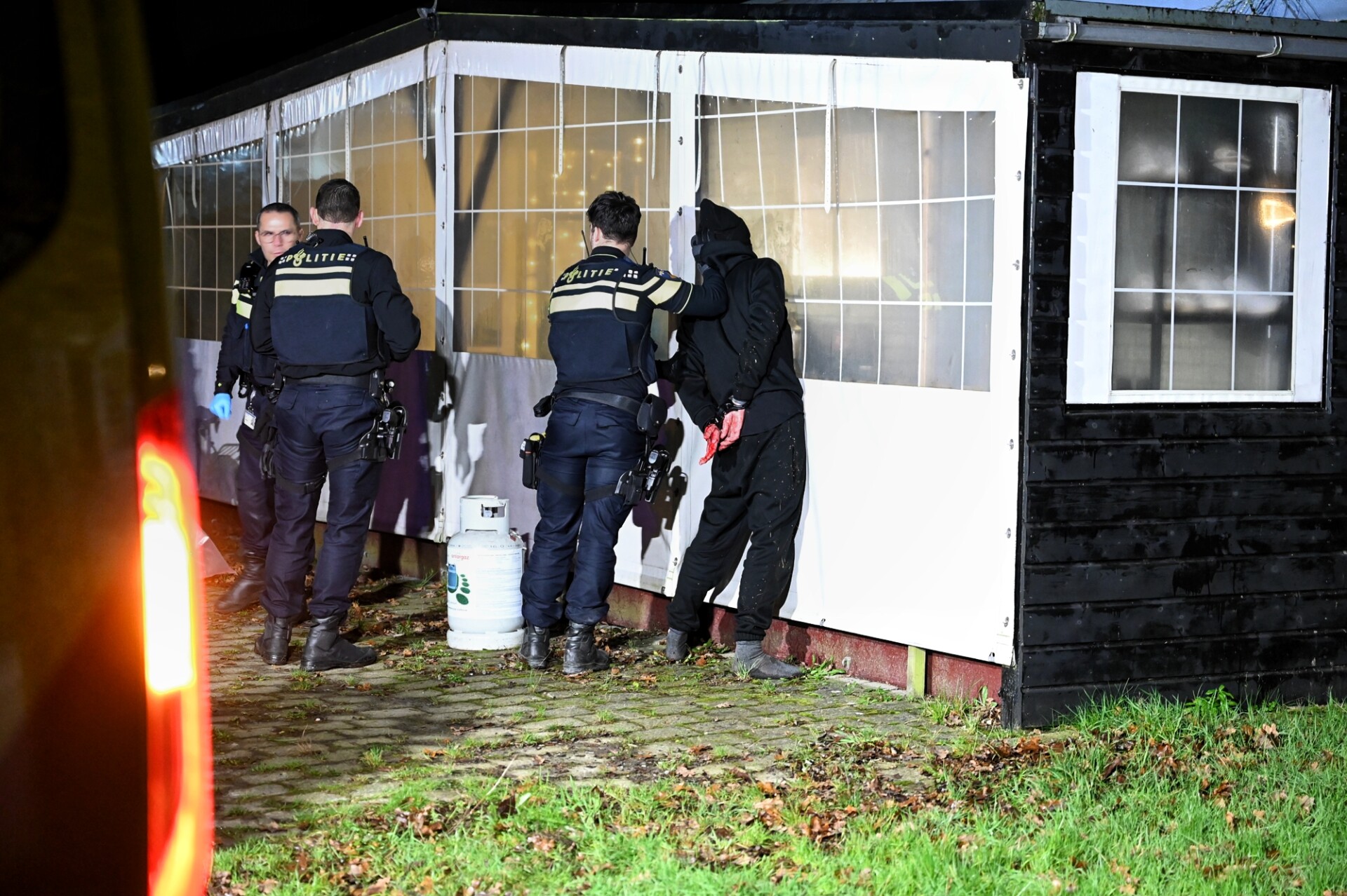 Zwaargewonde na steekpartij op vakantiepark, verdachte opgepakt - 112 Nederland