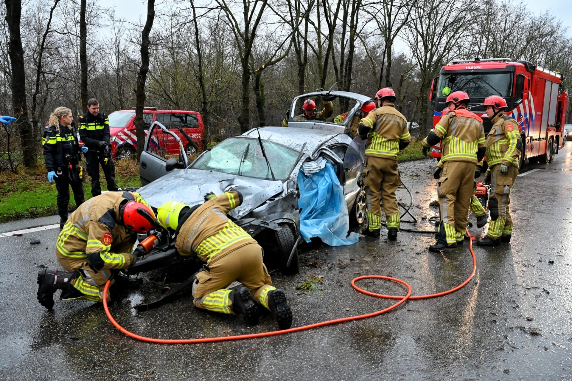 Ravage en drie gewonden bij aanrijding, weg dicht - 112 Nederland