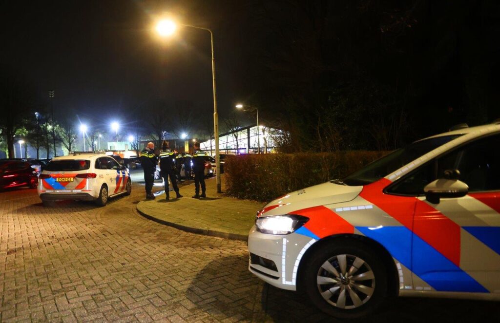 Ruzie tussen twee groepen jongeren, veel politie op de been - 112 Nederland