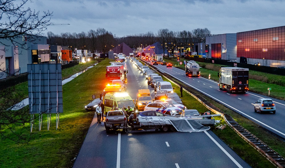 Ravage en gewonden na ongeval, weg dicht - 112 Nederland