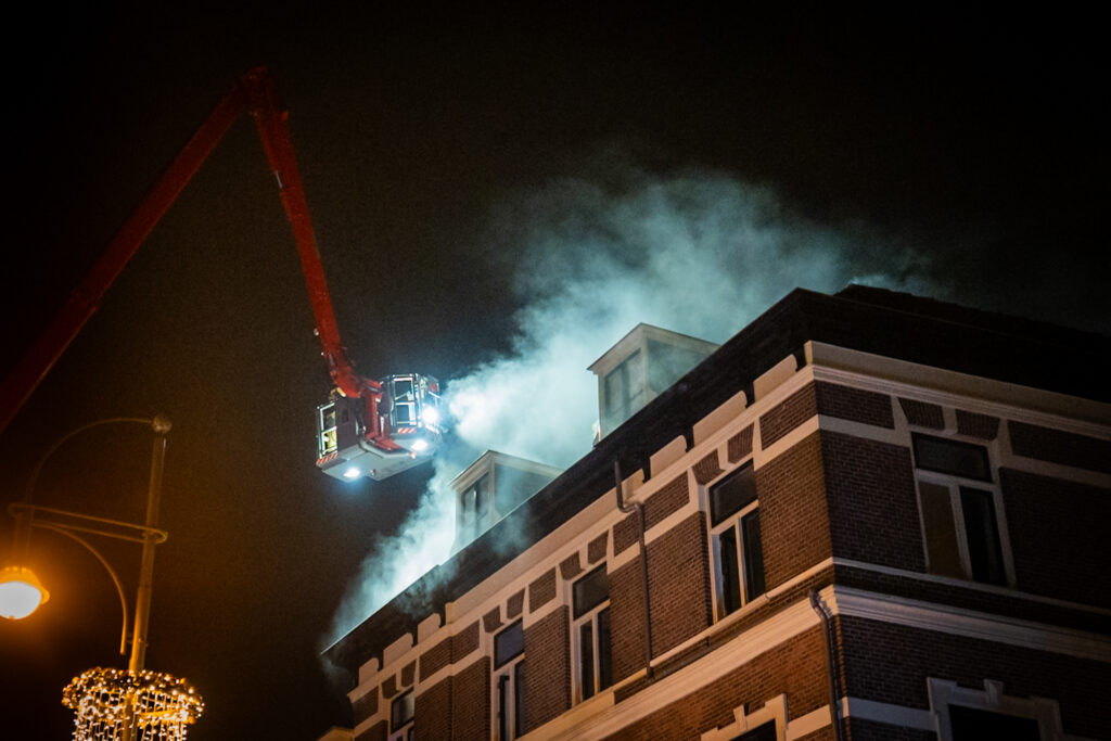 Flinke brand in kamerwoning in binnenstad - 112 Nederland