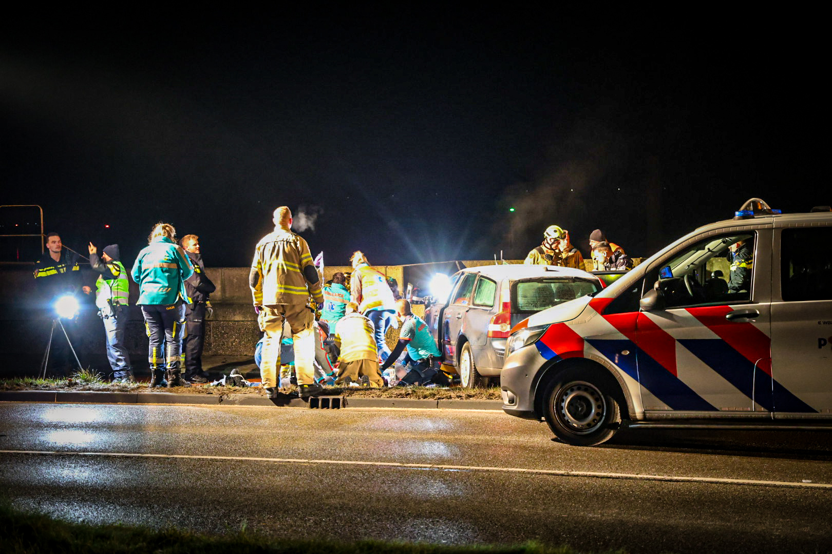 UPDATE: Dode na crash tegen betonblok; 21-Jarige man raakt gewond - 112 Nederland