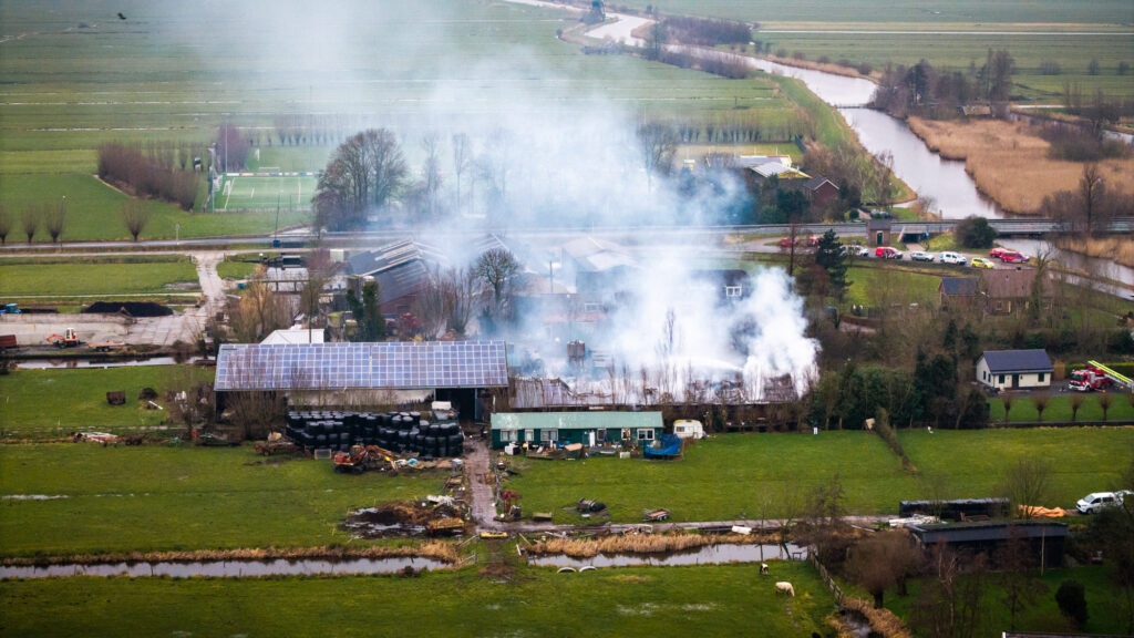Dertig koeien omgekomen bij stalbrand - 112 Nederland