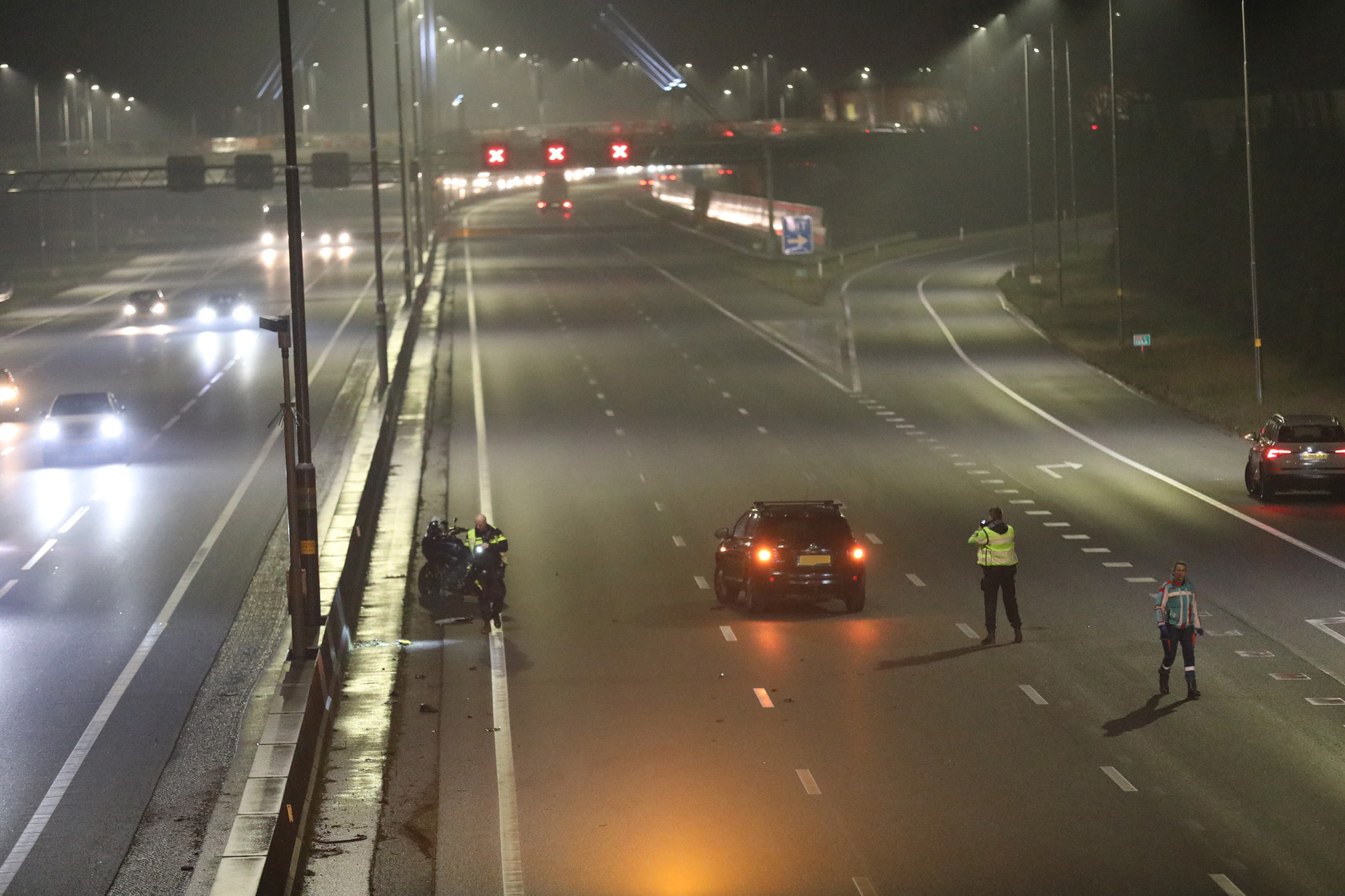 Ernstig ongeval met motorrijder op snelweg; weg nog hele avond dicht - 112 Nederland