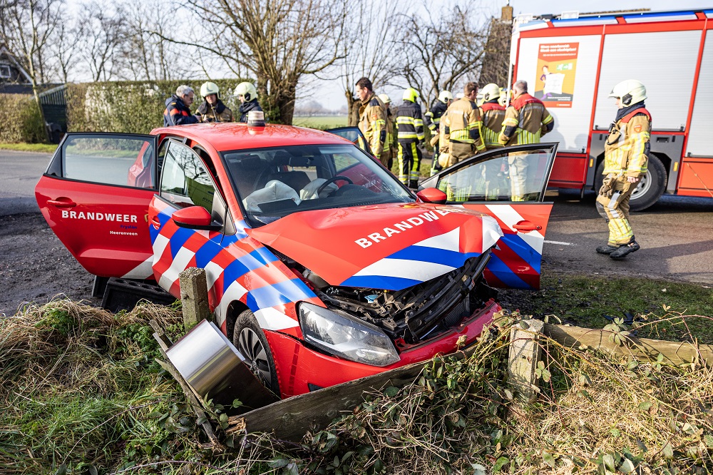 Brandweerman gewond bij ongeval met andere auto - 112 Nederland