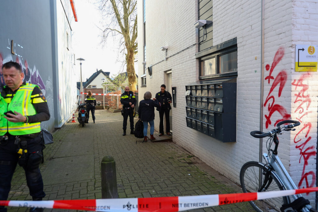 Dode vrouw aangetroffen, politie verricht arrestatie - 112 Nederland