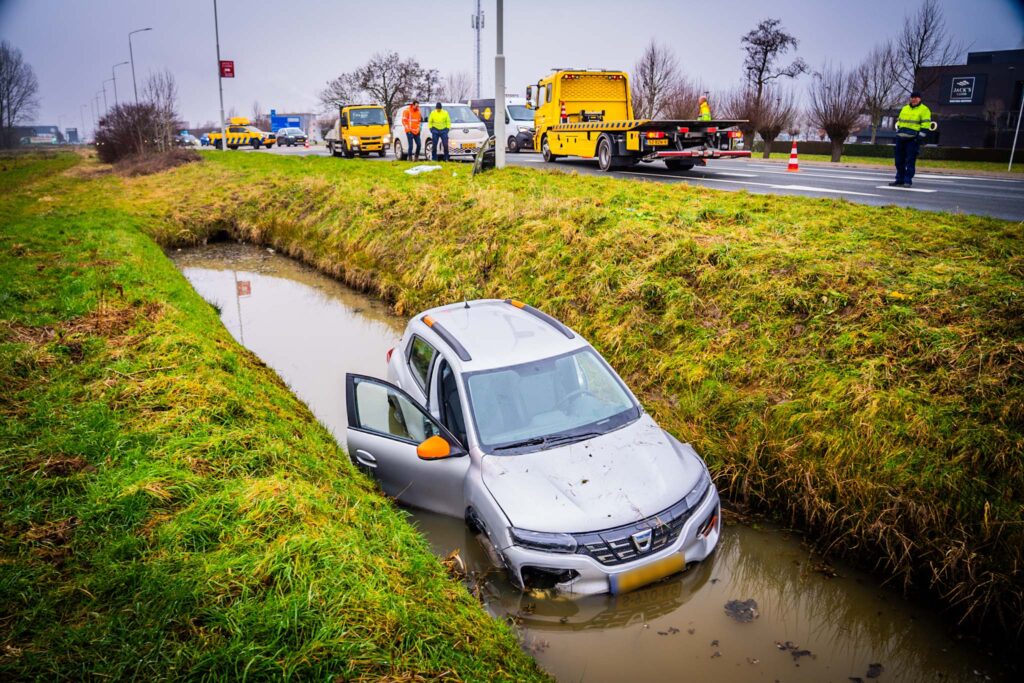 Automobilist belandt in de sloot - 112 Nederland