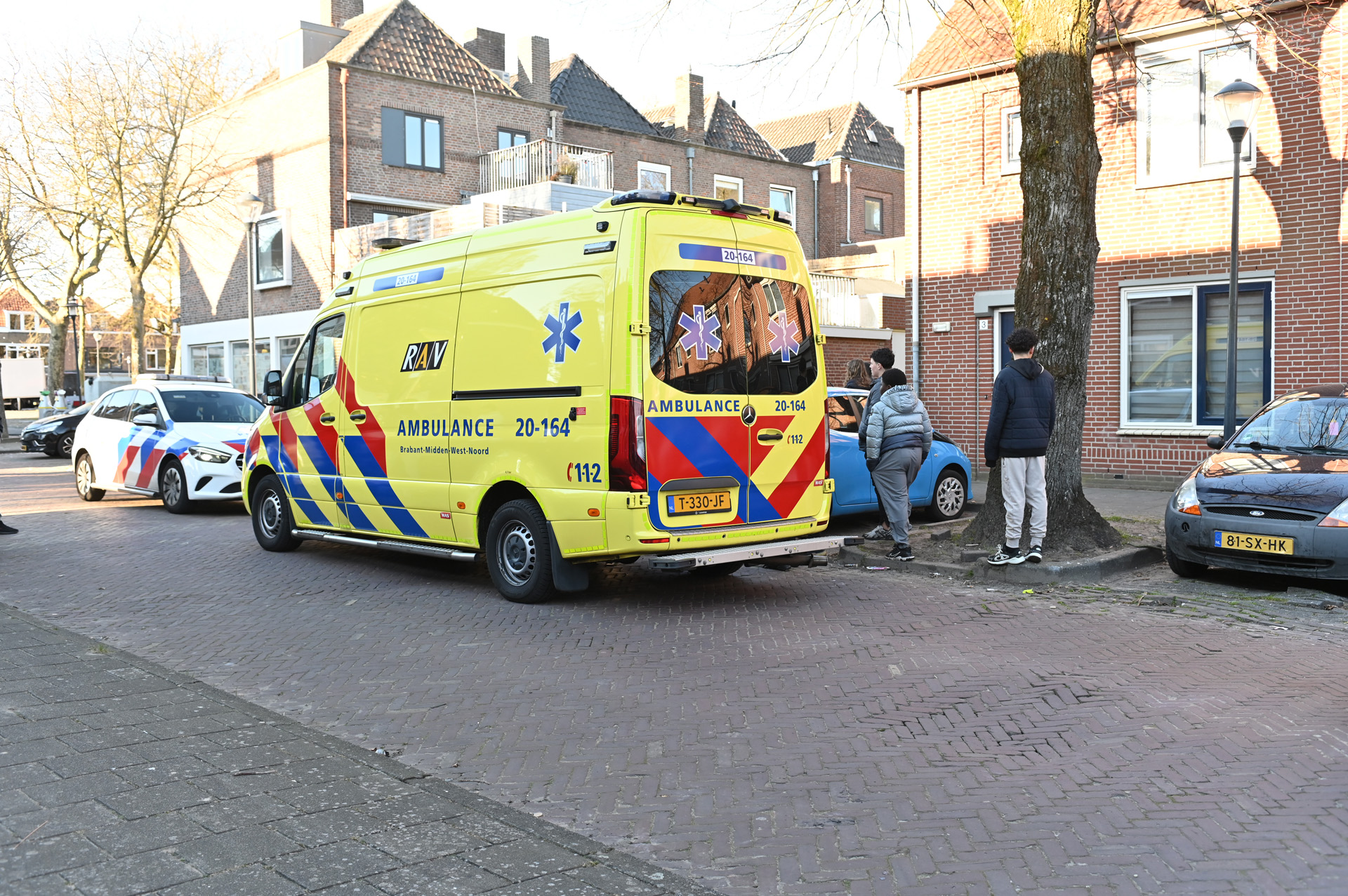 Minderjarige jongen in been gestoken in steegje - 112 Nederland