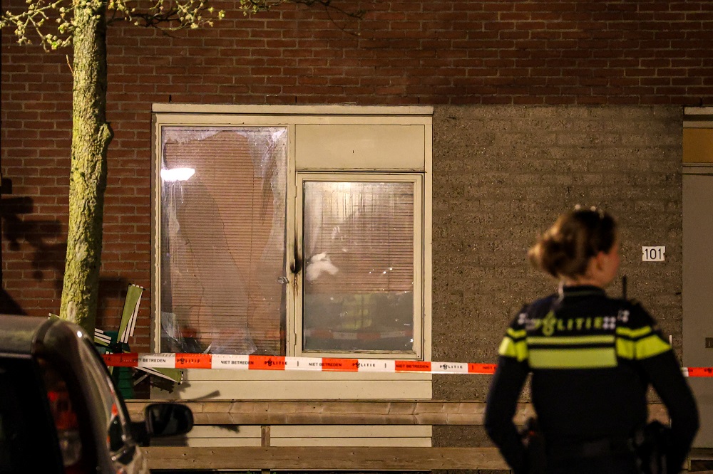 Politie onderzoekt explosie bij woning - 112 Nederland