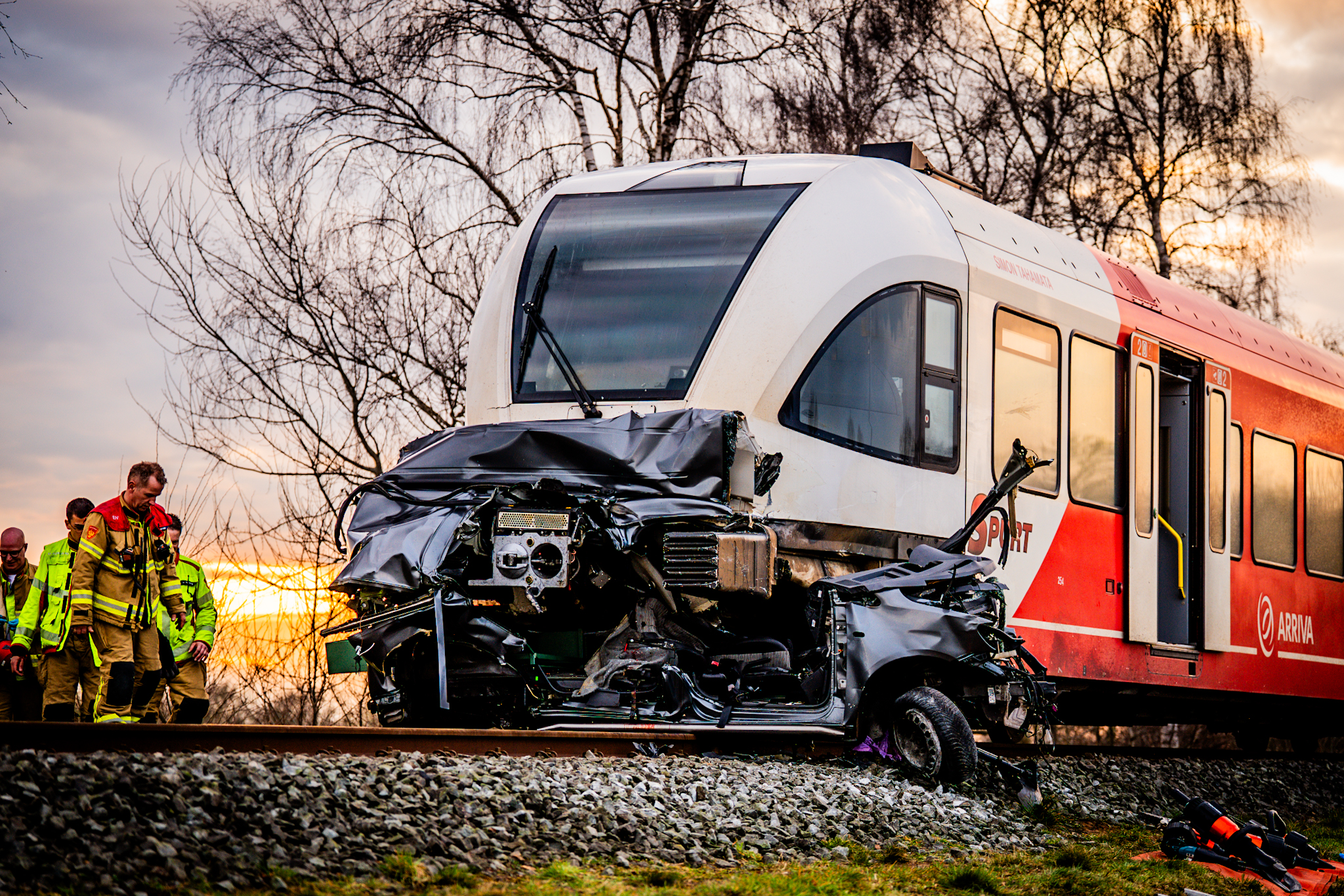 UPDATE: Persoon overlijdt bij botsing tussen trein en auto - 112 Nederland