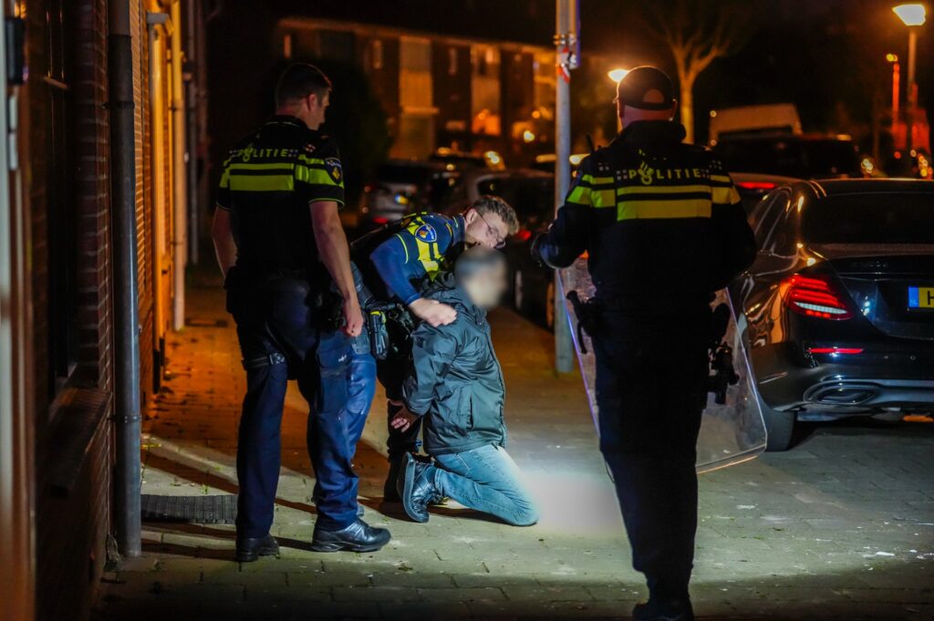 Man gewond na steekpartij, klopjacht naar verdachte - 112 Nederland