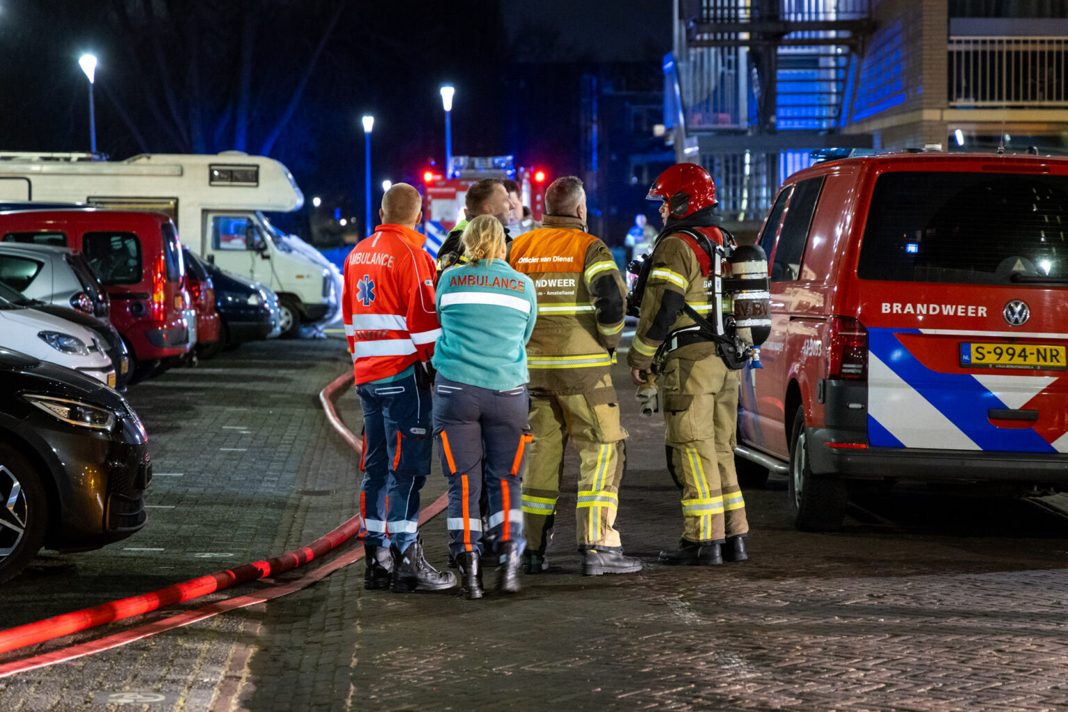 Grote brand in flat, meerdere woningen onbewoonbaar - 112 Nederland