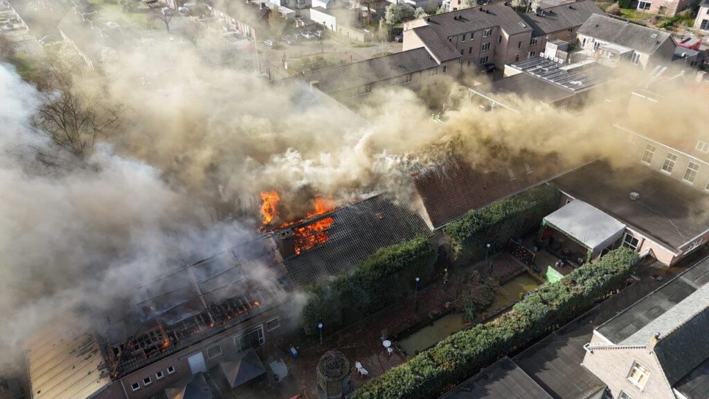 UPDATE: Zeer grote brand in Villa, NL-Alert verstuurd en zorginstelling ...