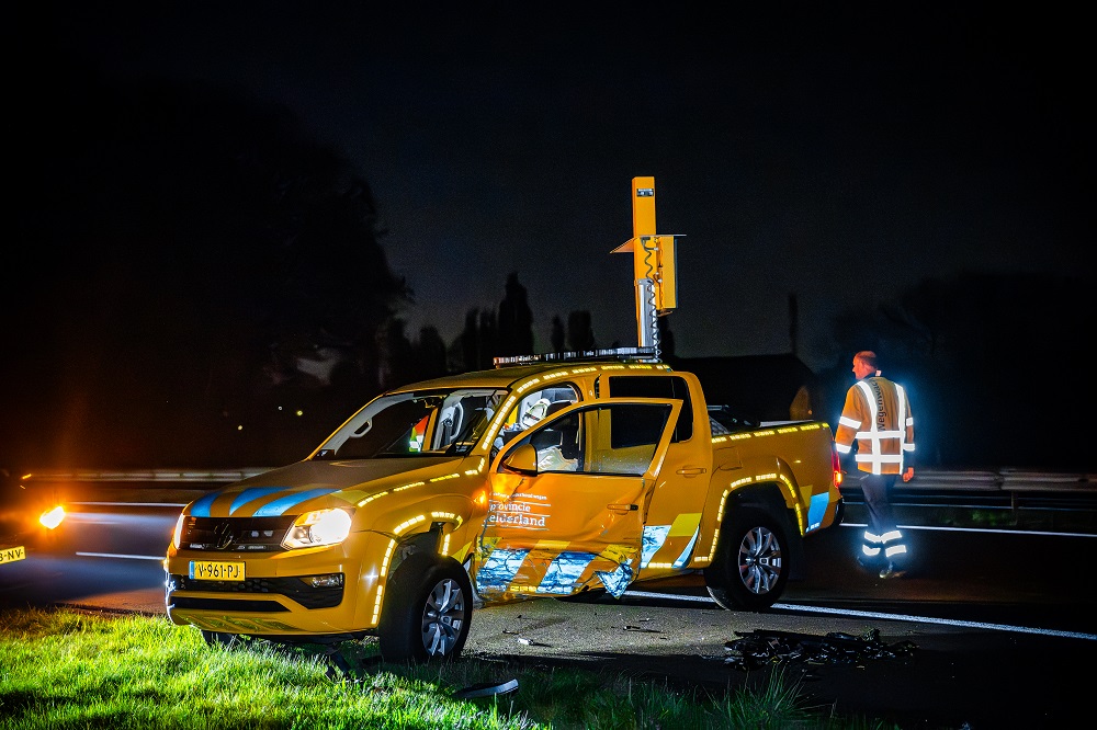 Wagen weginspecteur geramd bij ongeval op snelweg - 112 Nederland