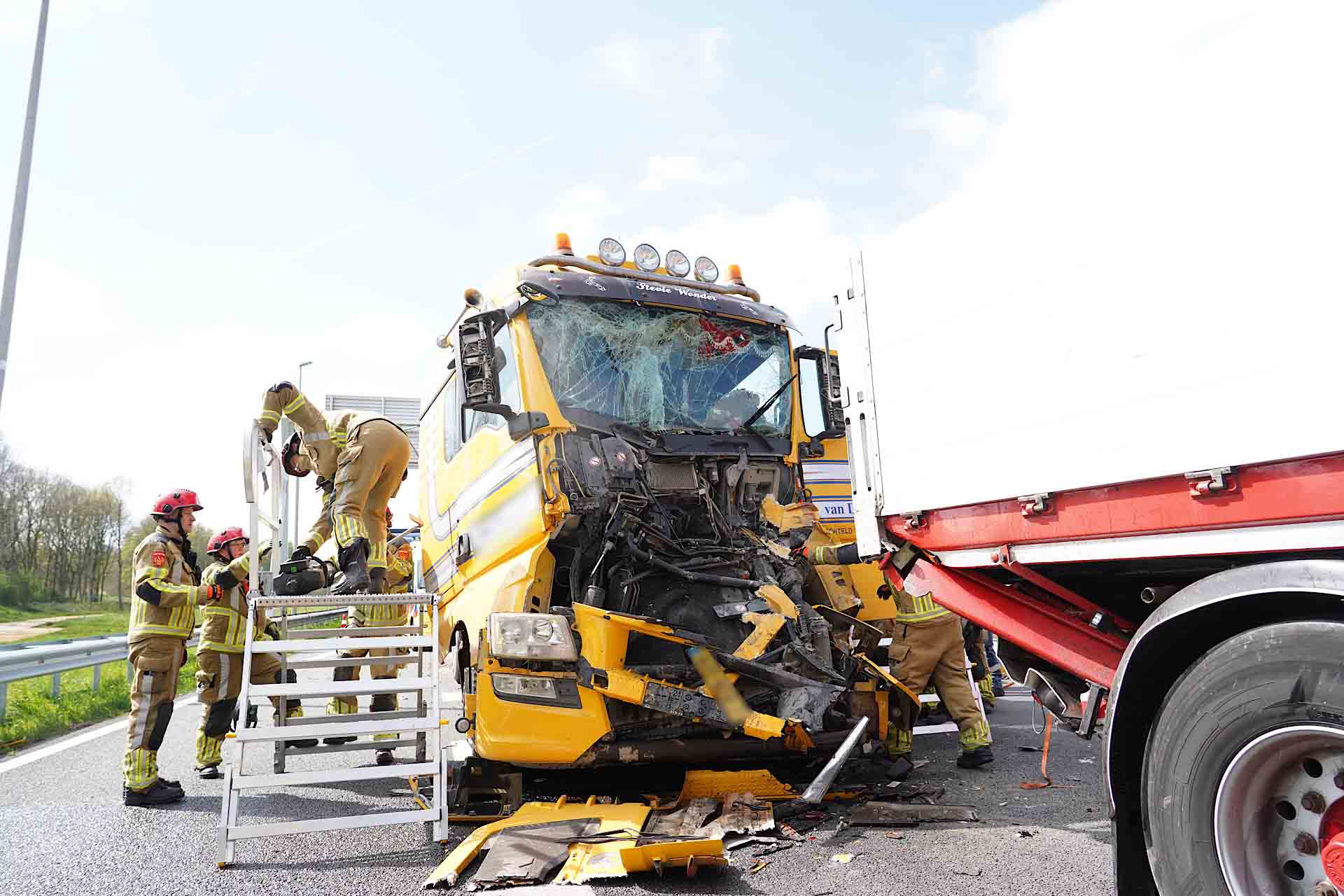 Zwaar ongeval op de snelweg, weg dicht - 112 Nederland