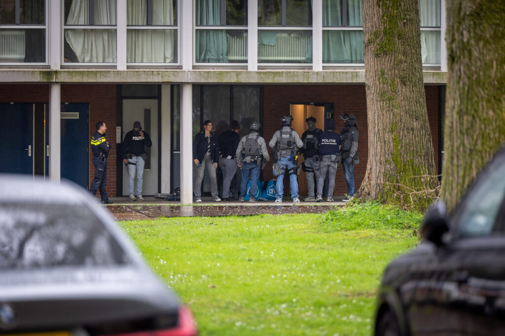 UPDATE: Twee aanhoudingen na gewapende overval op juwelier, derde verdachte voortvluchtig - 112 ...