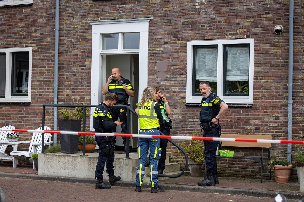 Zoon vermoord zijn moeder en onthoofd haar, hoofd gevonden in auto op ...