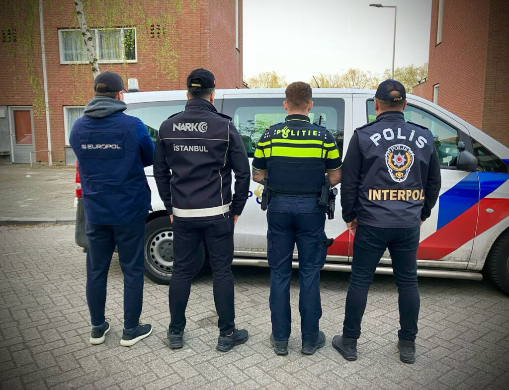 Mega-operatie tegen Turkse maffia met 234 arrestaties, ook invallen in Nederland - 112 Nederland