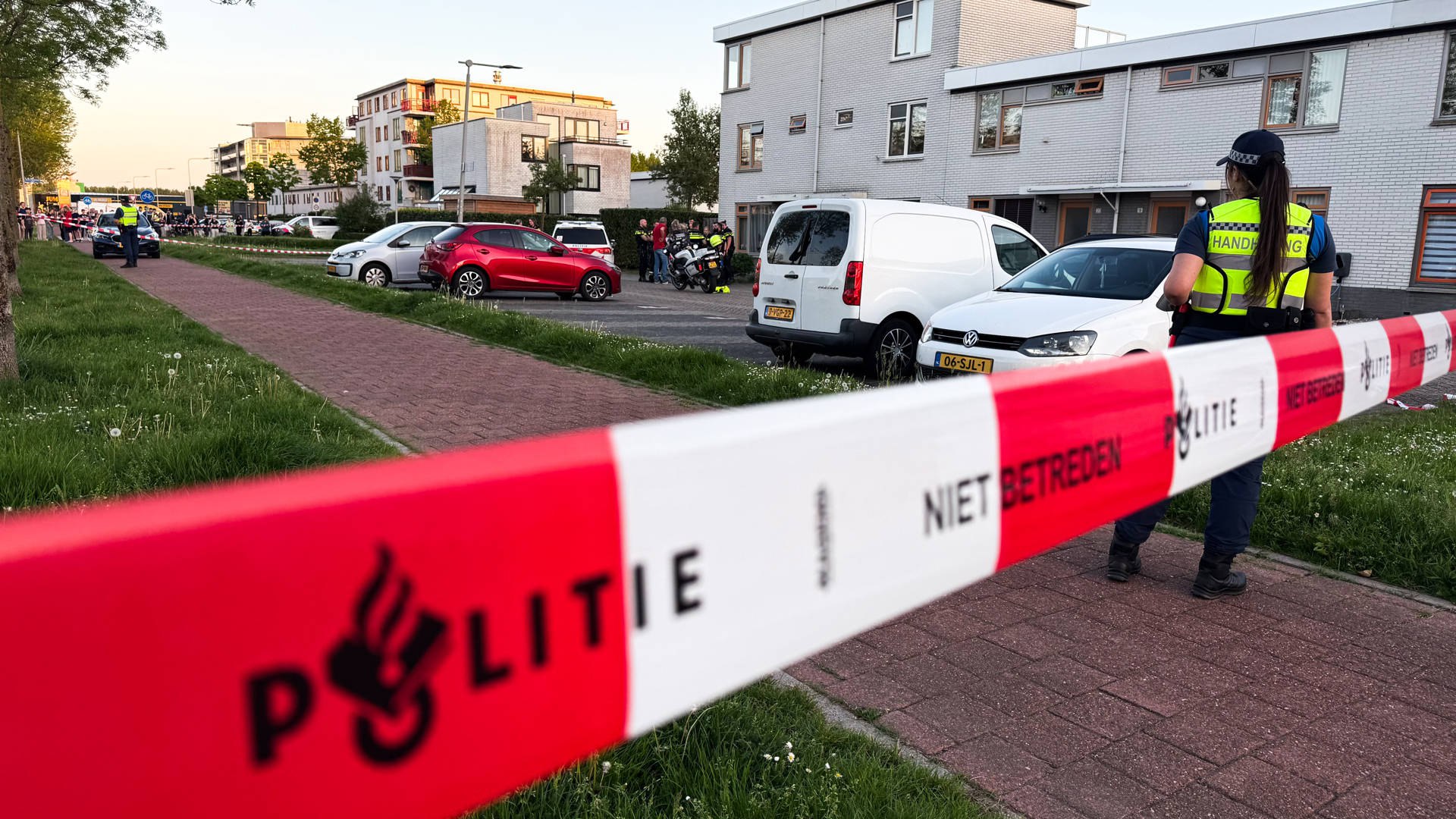 Groot politieonderzoek en straat afgezet wegens incident - 112 Nederland