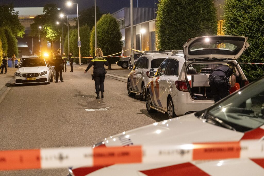 Schoten gelost midden op straat, Politie doet onderzoek - 112 Nederland