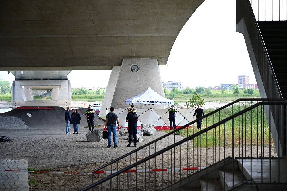 Dood gevonden dakloze had vast plekje onder brug: ‘Ze deed niemand ...