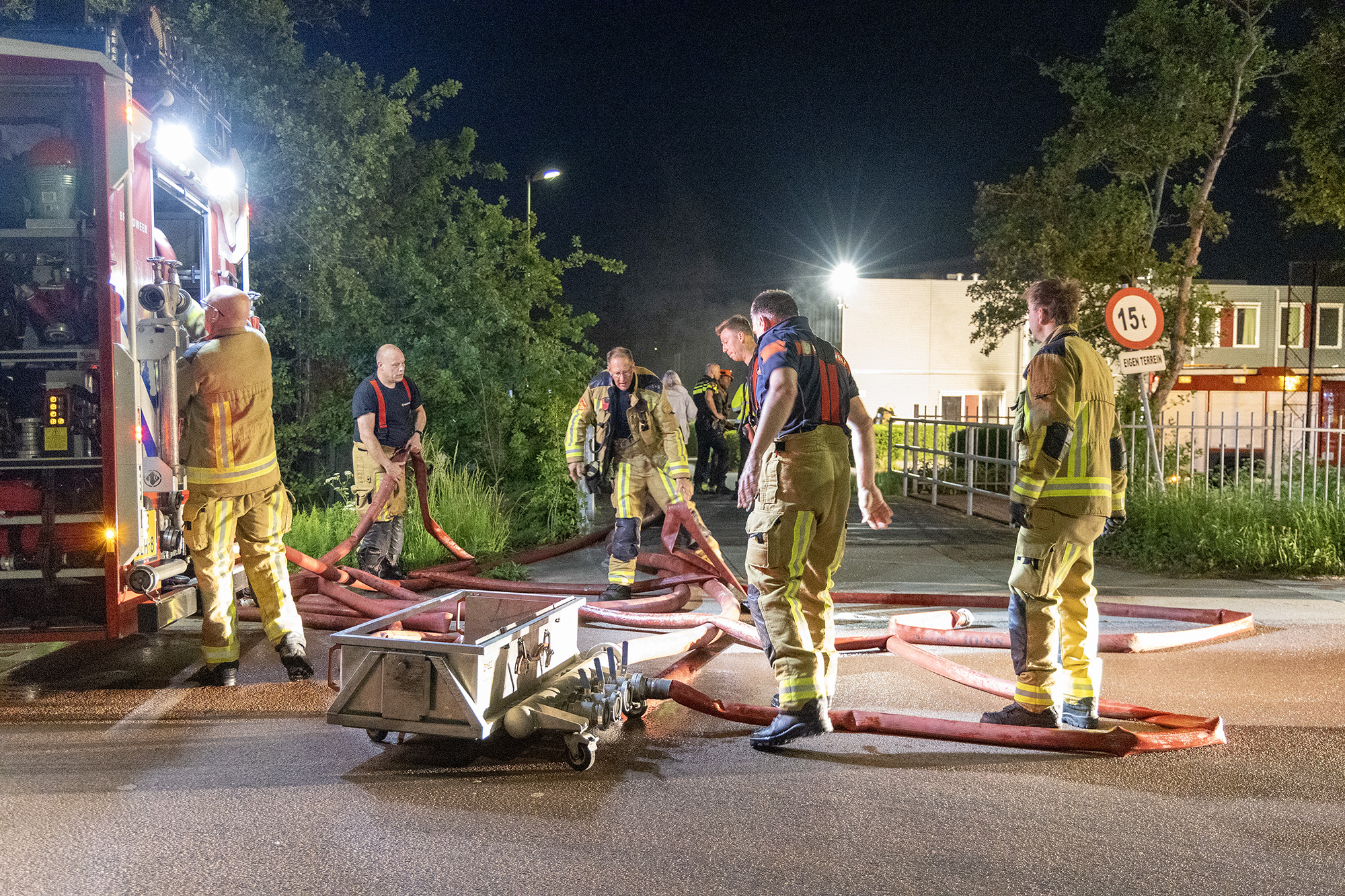 Zeer grote brand in leegstaand pand - 112 Nederland