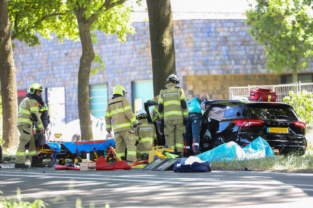 Meerdere gewonden en één bekneld bij zwaar ongeval - 112 Nederland
