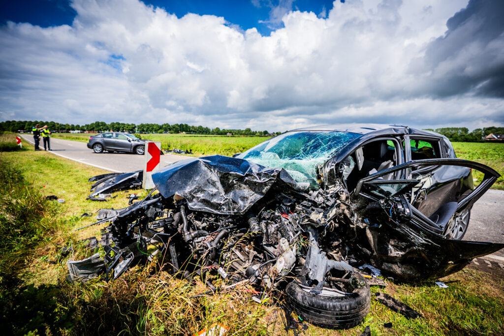 UPDATE | Twee doden bij frontale botsing: slachtoffers zijn 27 en 69 jaar - 112 Nederland