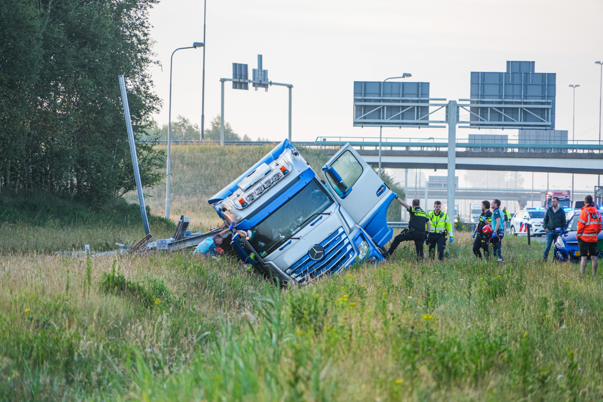 Vrachtwagenchauffeur overleden na ernstig ongeval - 112 Nederland