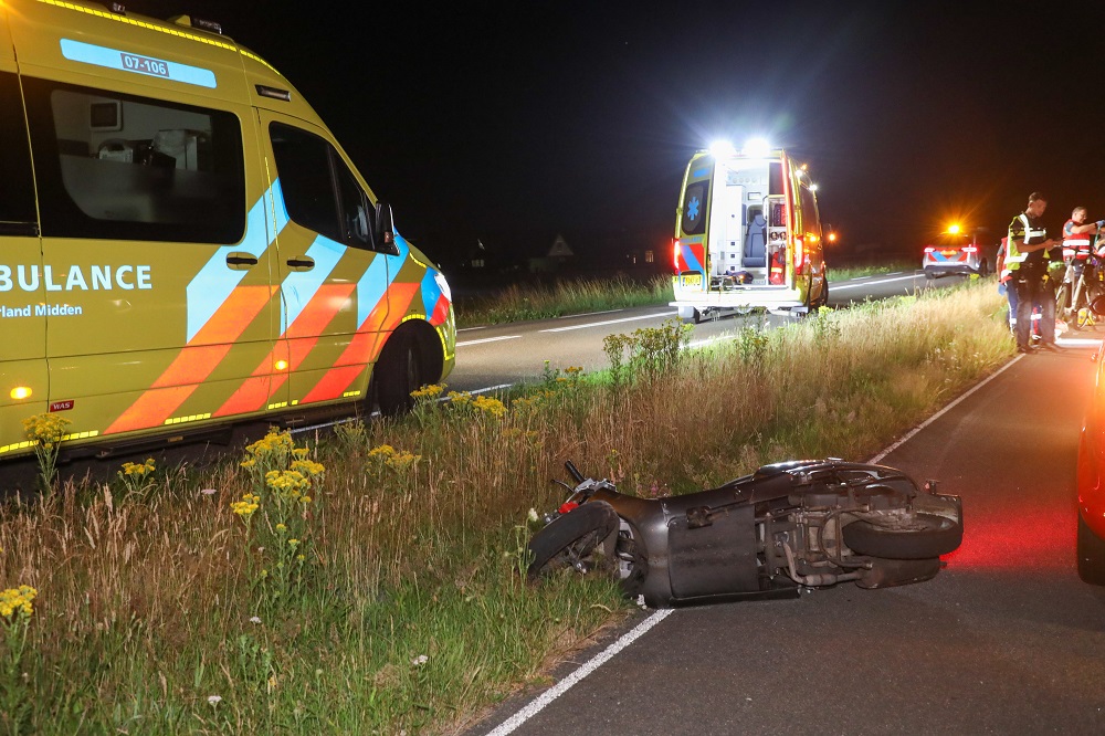 Frontale botsing tussen scooterrijder en fietser - 112 Nederland