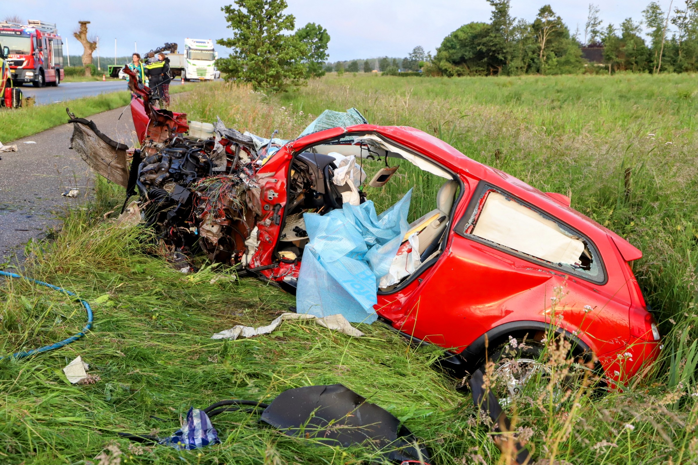 Zwaargewonde na ernstig ongeval tussen auto en vrachtwagen - 112 Nederland