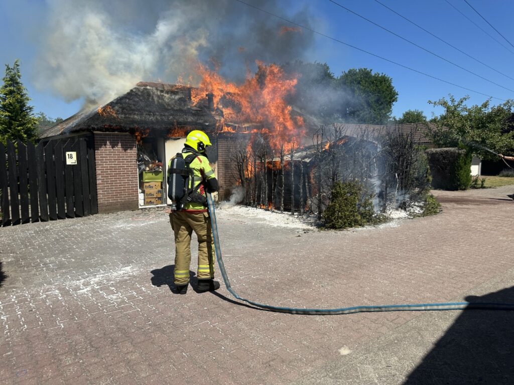 Vakantiehuis in brand pal onder hoogspanningsmast - 112 Nederland