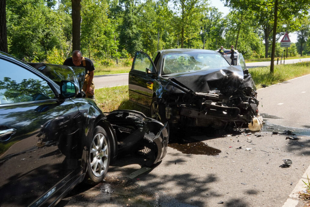 Gewonden bij frontale aanrijding op provinciale weg - 112 Nederland
