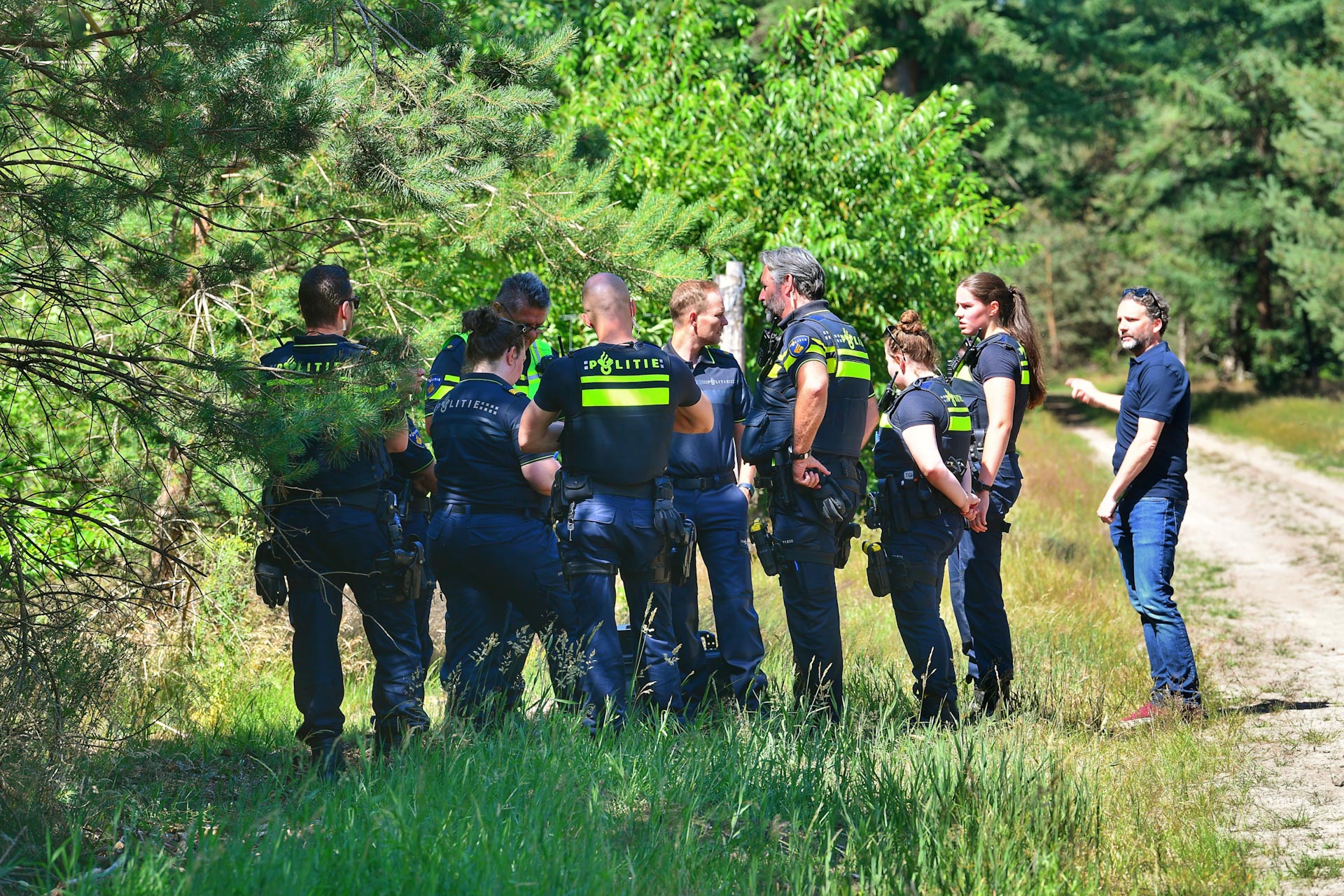 Lichaam vermiste vrouw gevonden in bos, hondjes levend gevonden - 112 Nederland