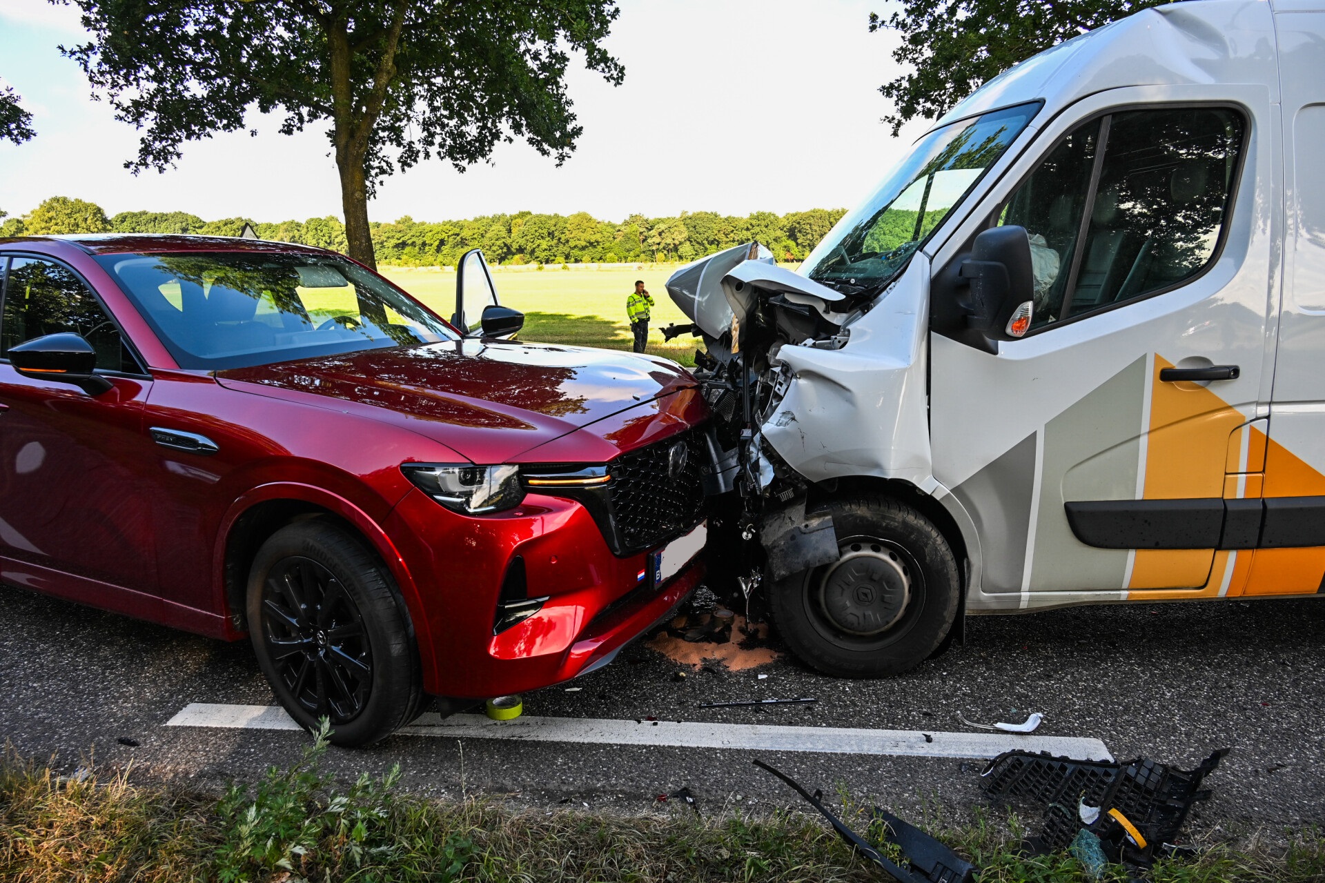 Weg dicht na ongeval met vier voertuigen - 112 Nederland