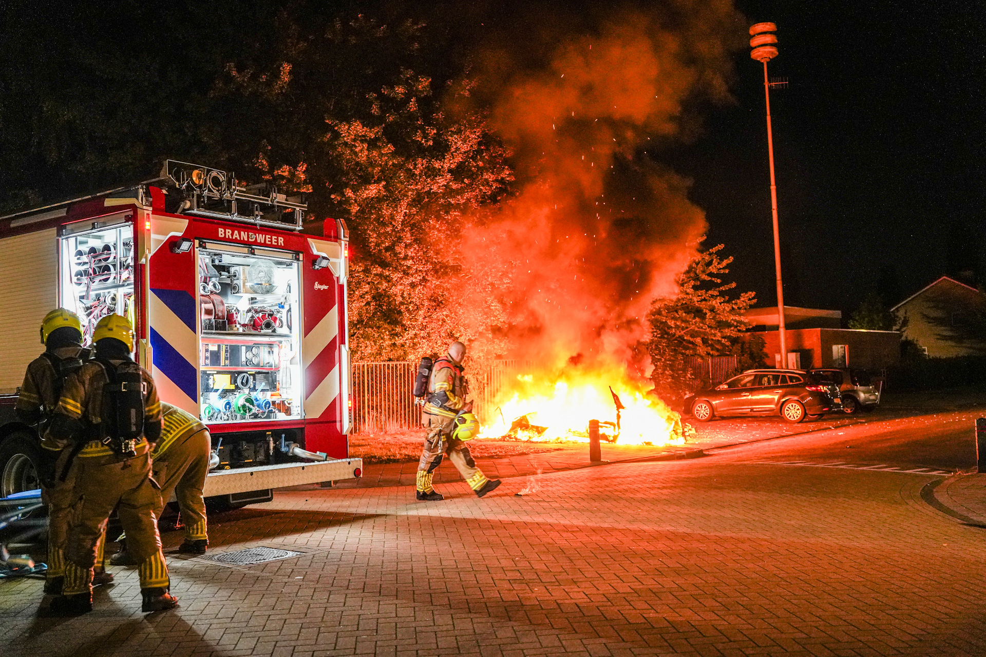 Caravan brandt volledig uit na ontploffing - 112 Nederland