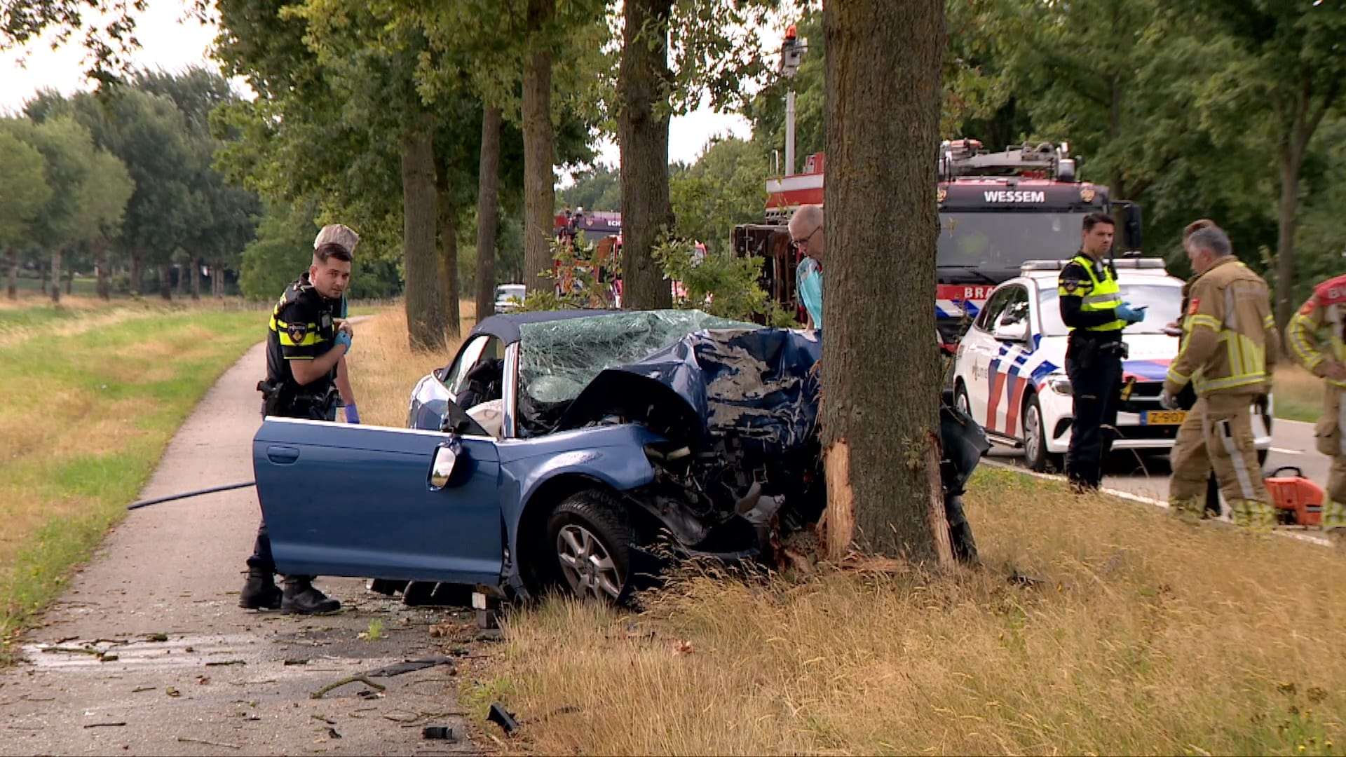 Automobilist overleden na botsing tegen boom - 112 Nederland