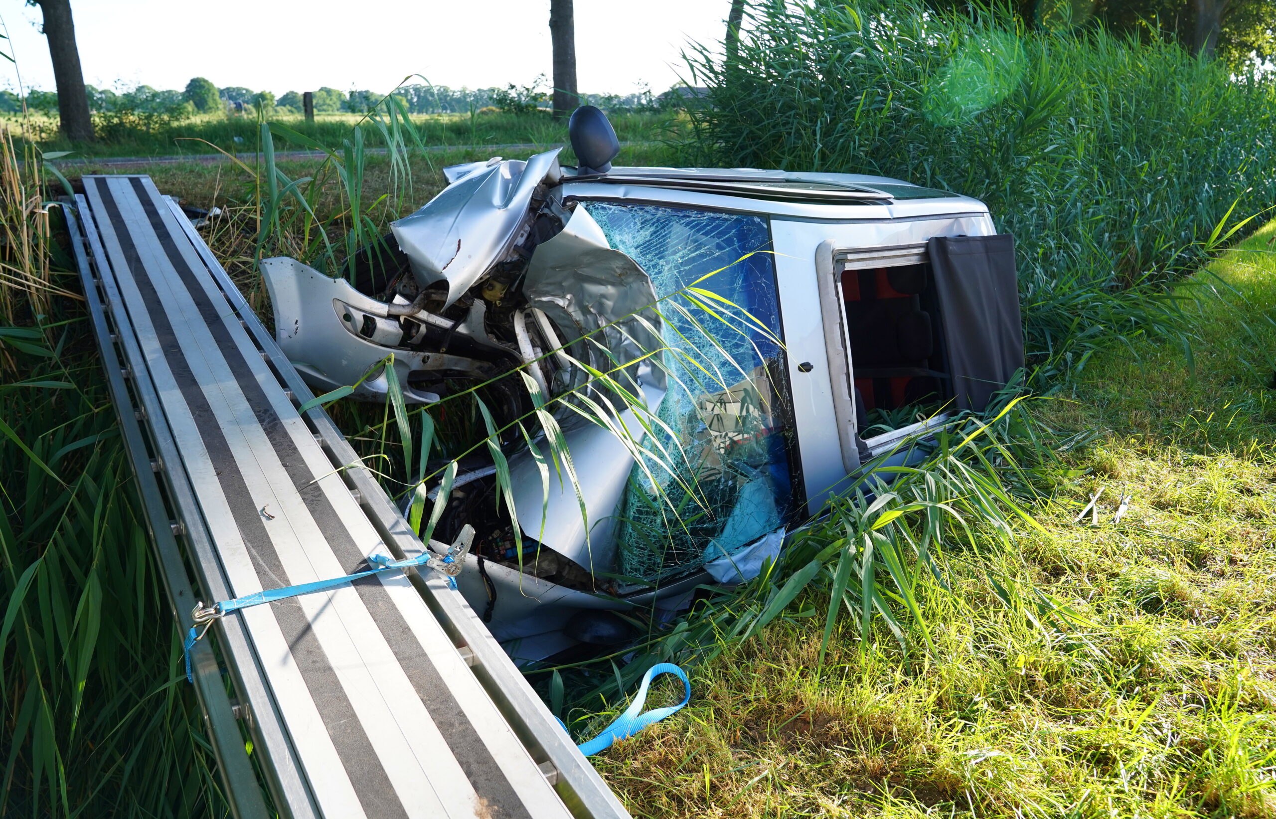 UPDATE: Dode bij auto in de sloot - 112 Nederland