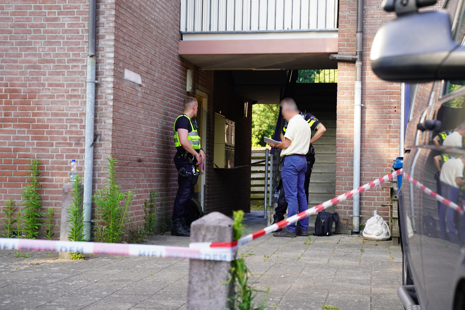 Man (41) aangehouden na aantreffen overleden bewoner, politie onderzoekt misdrijf - 112 Nederland