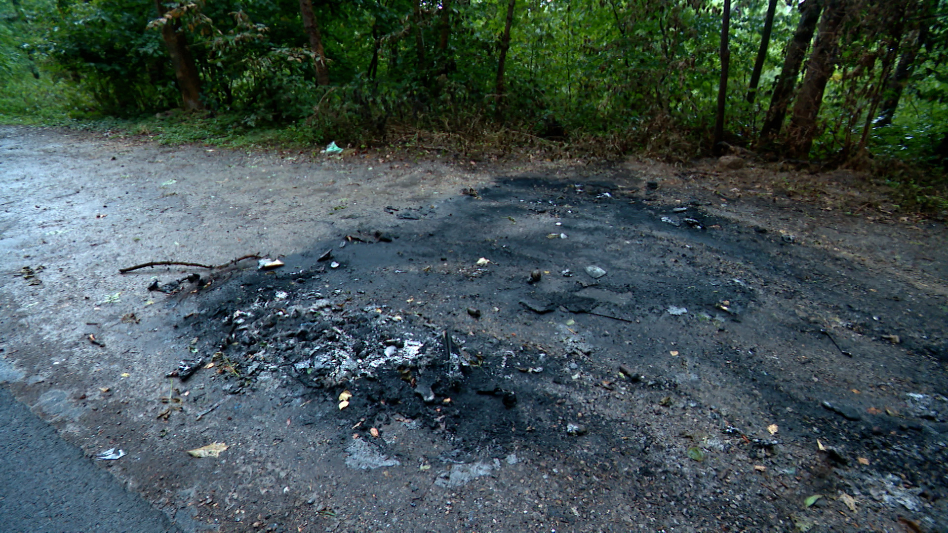 Lichaam aangetroffen in uitgebrande auto: politie zoekt camerabeelden - 112 Nederland