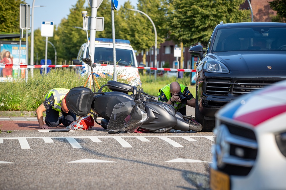 Scooterrijder zwaargewond na ongeval op beruchte ongevalskruising - 112 Nederland