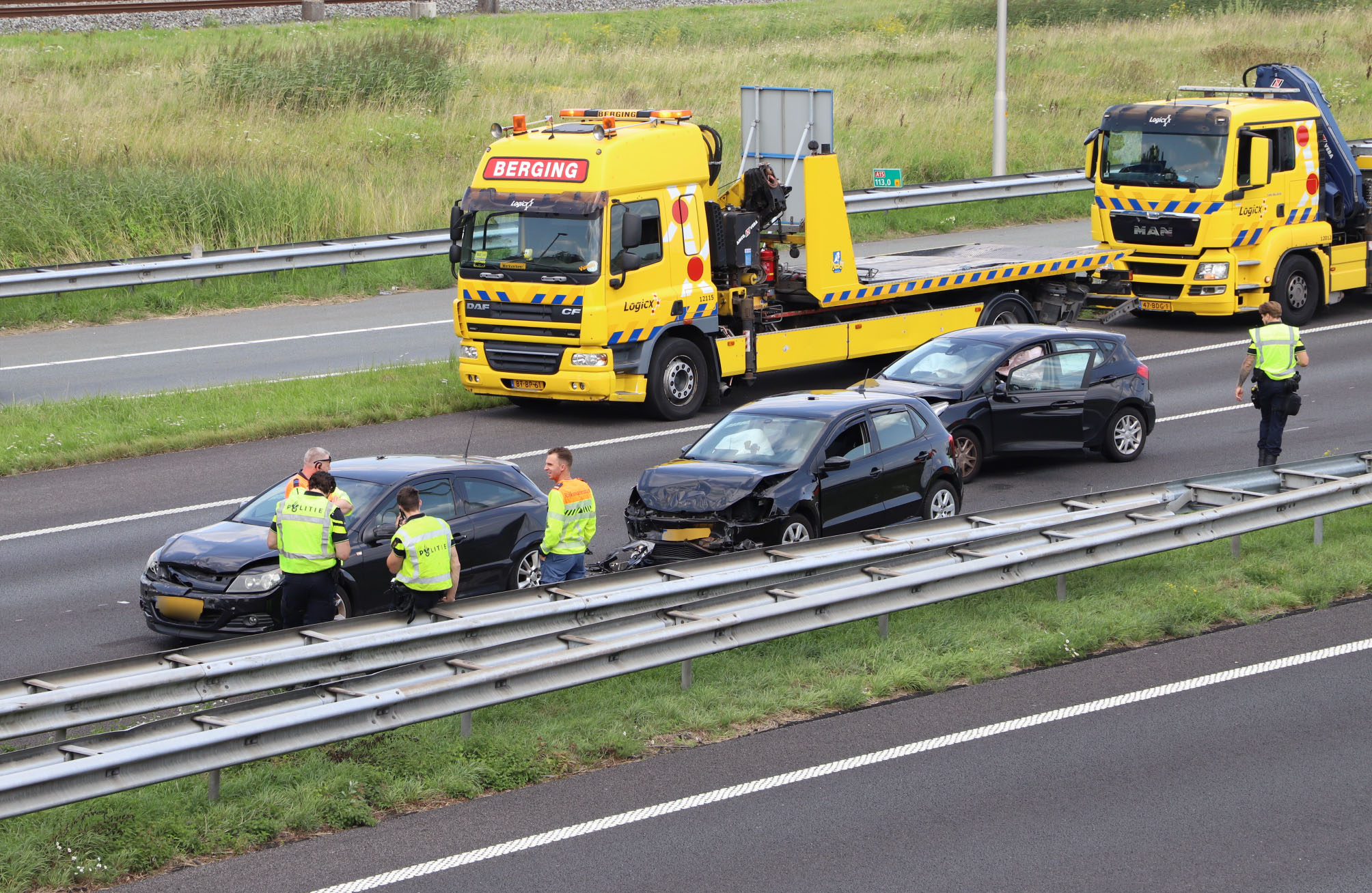 Drie gewonden na kop-staartbotsing op snelweg - 112 Nederland